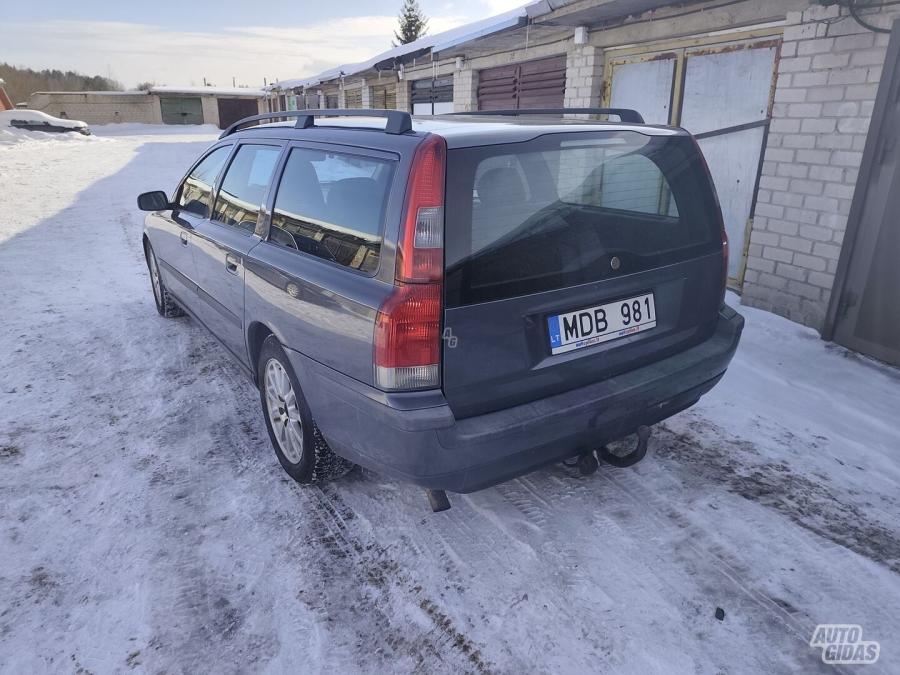 Volvo V70 2003 in Vilnius, with an engine capacity of 2.40 L and mileage of 470 thousand km for 1350 €, photo 2 on AUTOMOTO.COM.LV