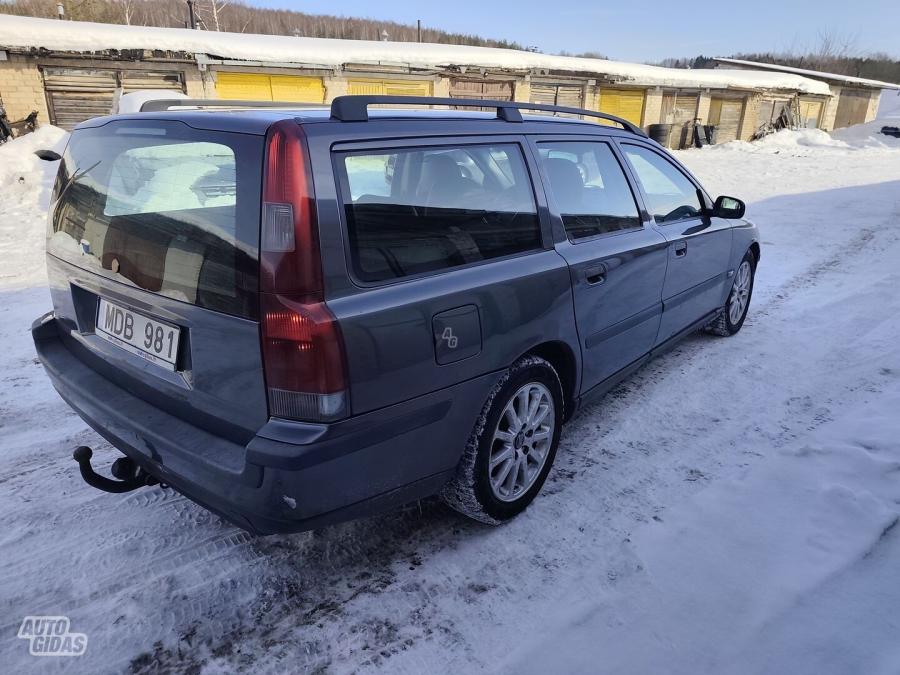 Volvo V70 2003 in Vilnius, with an engine capacity of 2.40 L and mileage of 470 thousand km for 1350 €, photo 3 on AUTOMOTO.COM.LV