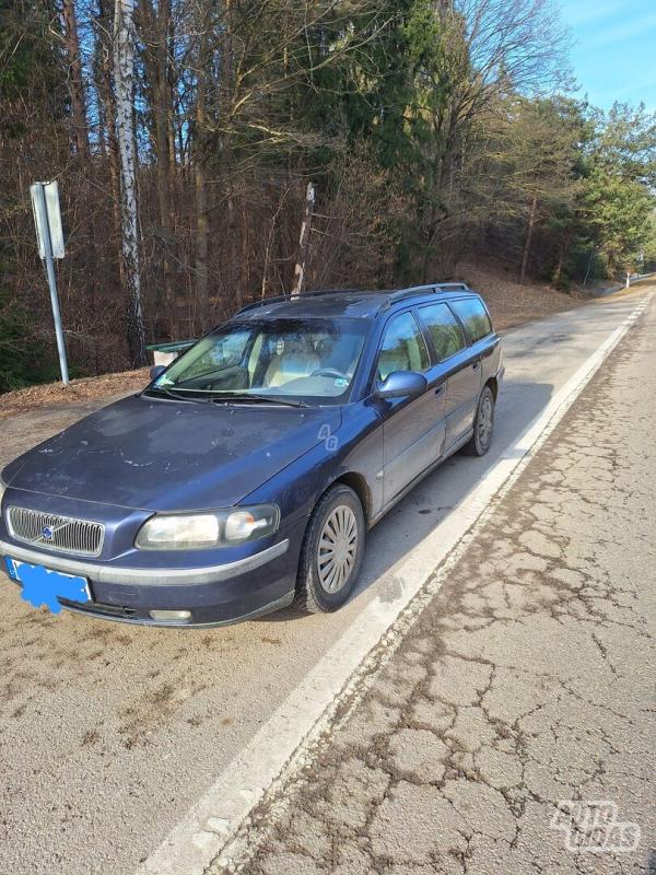 Volvo V70 2003 in Raseiniai, with an engine capacity of 2.40 L and mileage of 384 thousand km for 500 €, photo 1 on AUTOMOTO.COM.LV