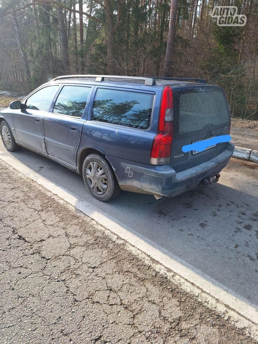 Volvo V70 2003 Raseiniai, ar dzinēja tilpumu 2.40 L un nobraukumu 384 tūkst. km par 500 €, foto 5 vietnē AUTOMOTO.COM.LV