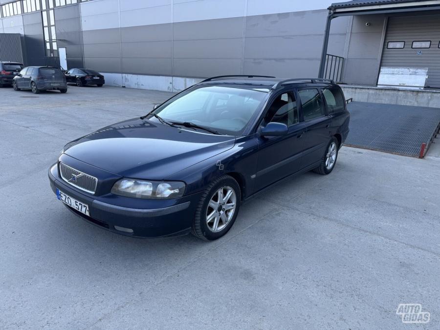Volvo V70 2003 in Vilnius, with an engine capacity of 2.40 L and mileage of 492 thousand km for 1350 €, photo 1 on AUTOMOTO.COM.LV