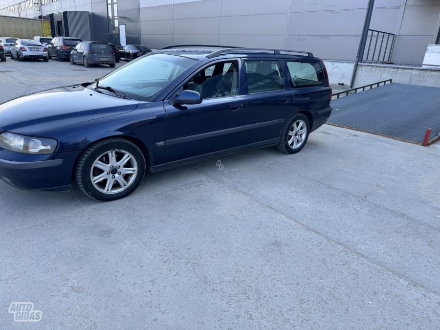 Volvo V70 2003 in Vilnius, with an engine capacity of 2.40 L and mileage of 492 thousand km for 1350 €, photo 4 on AUTOMOTO.COM.LV