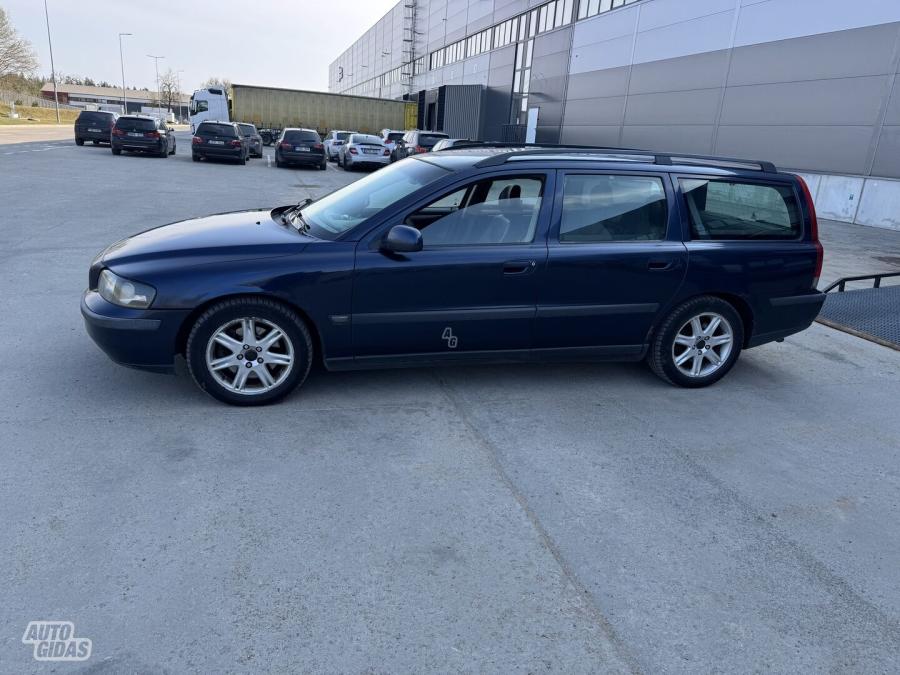 Volvo V70 2003 in Vilnius, with an engine capacity of 2.40 L and mileage of 492 thousand km for 1350 €, photo 5 on AUTOMOTO.COM.LV
