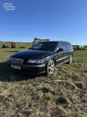 Volvo V70 2003 in Utena, with an engine capacity of 2.40 L and mileage of 382 thousand km for 450 €, photo  on AUTOMOTO.COM.LV