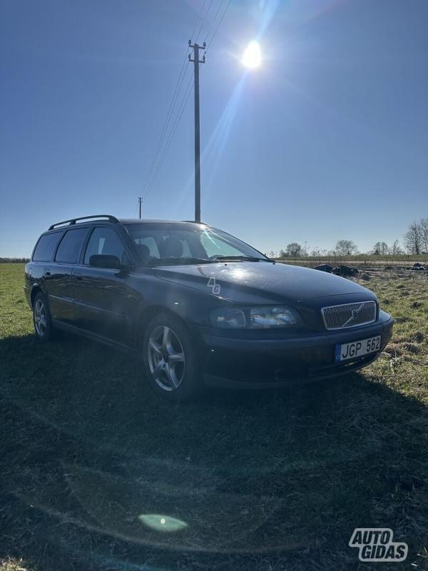 Volvo V70 2003 in Utena, with an engine capacity of 2.40 L and mileage of 382 thousand km for 450 €, photo 2 on AUTOMOTO.COM.LV