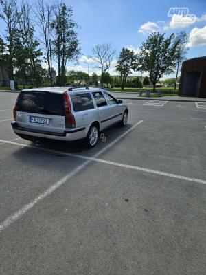Volvo V70 2003 in Ukmerge, with an engine capacity of 2.40 L and mileage of 294 thousand km for 1400 €, photo 3 on AUTOMOTO.COM.LV