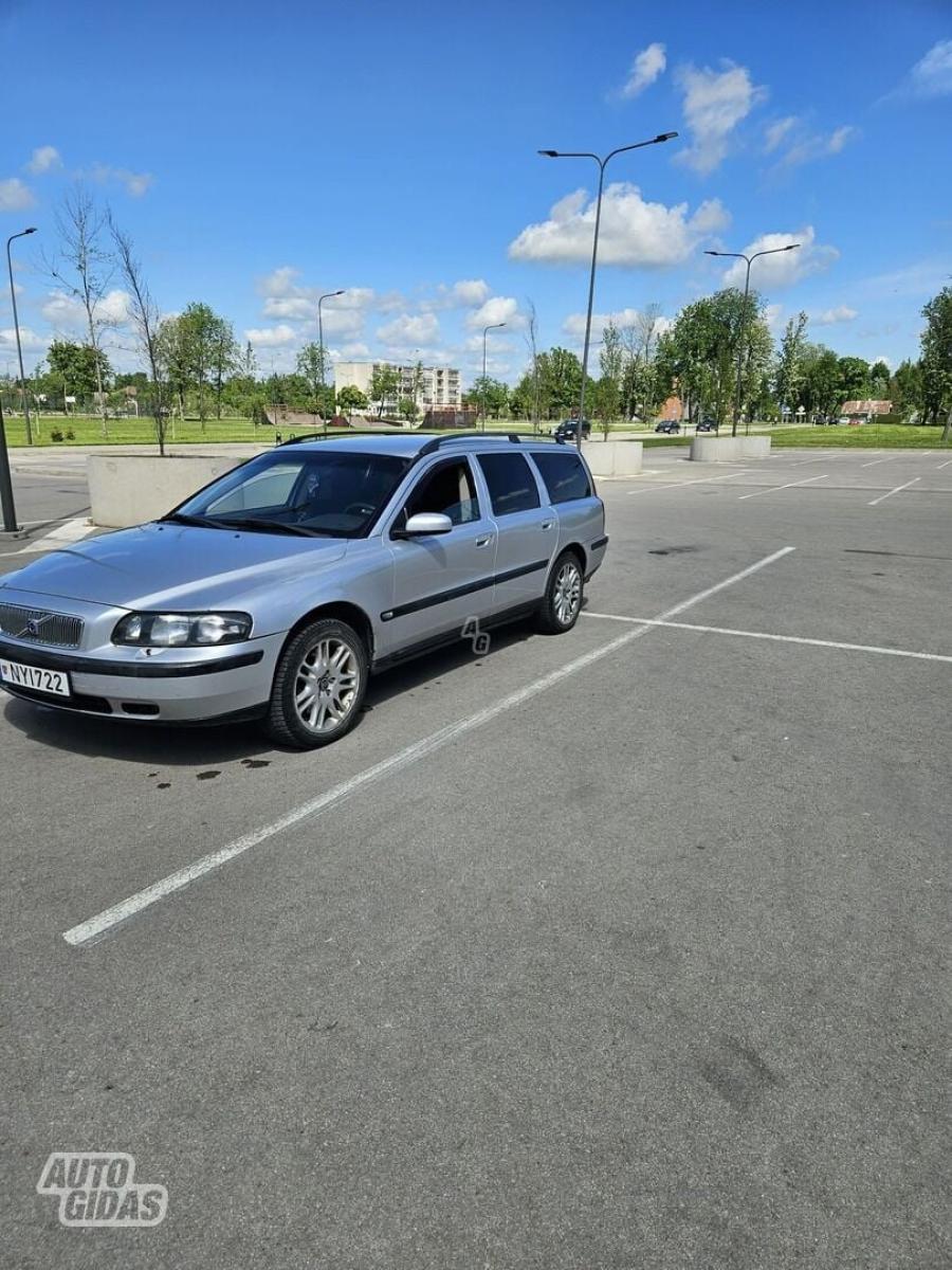 Volvo V70 2003 in Ukmerge, with an engine capacity of 2.40 L and mileage of 294 thousand km for 1400 €, photo 4 on AUTOMOTO.COM.LV