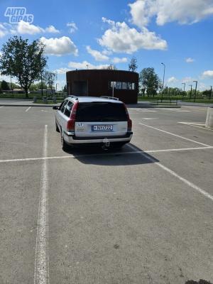 Volvo V70 2003 in Ukmerge, with an engine capacity of 2.40 L and mileage of 294 thousand km for 1400 €, photo 5 on AUTOMOTO.COM.LV