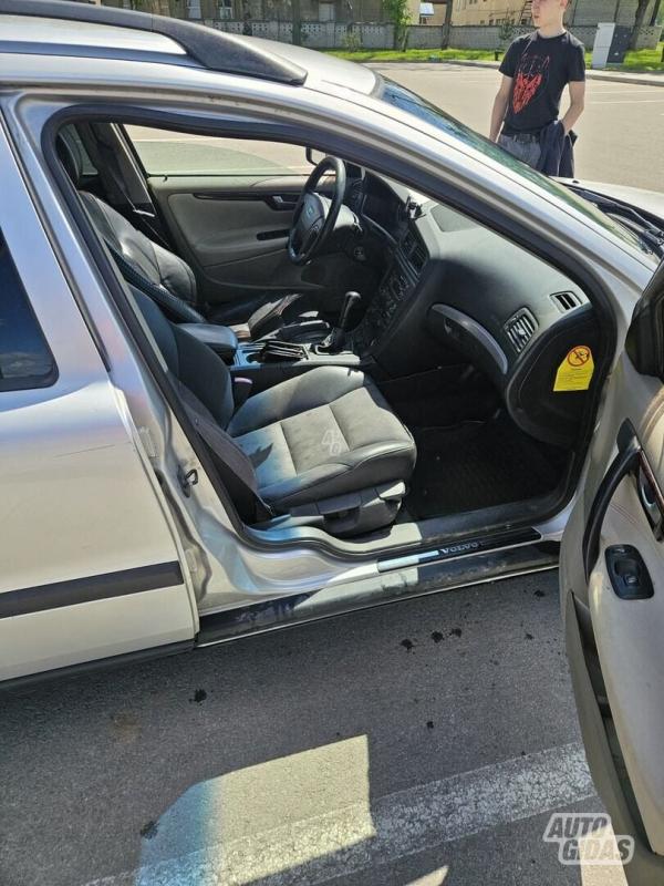Volvo V70 2003 Ukmergė, ar dzinēja tilpumu 2.40 L un nobraukumu 294 tūkst. km par 1400 €, foto 6 vietnē AUTOMOTO.COM.LV