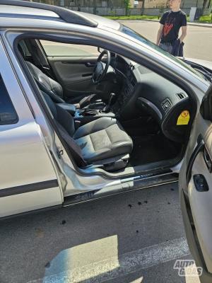 Volvo V70 2003 in Ukmerge, with an engine capacity of 2.40 L and mileage of 294 thousand km for 1400 €, photo 7 on AUTOMOTO.COM.LV