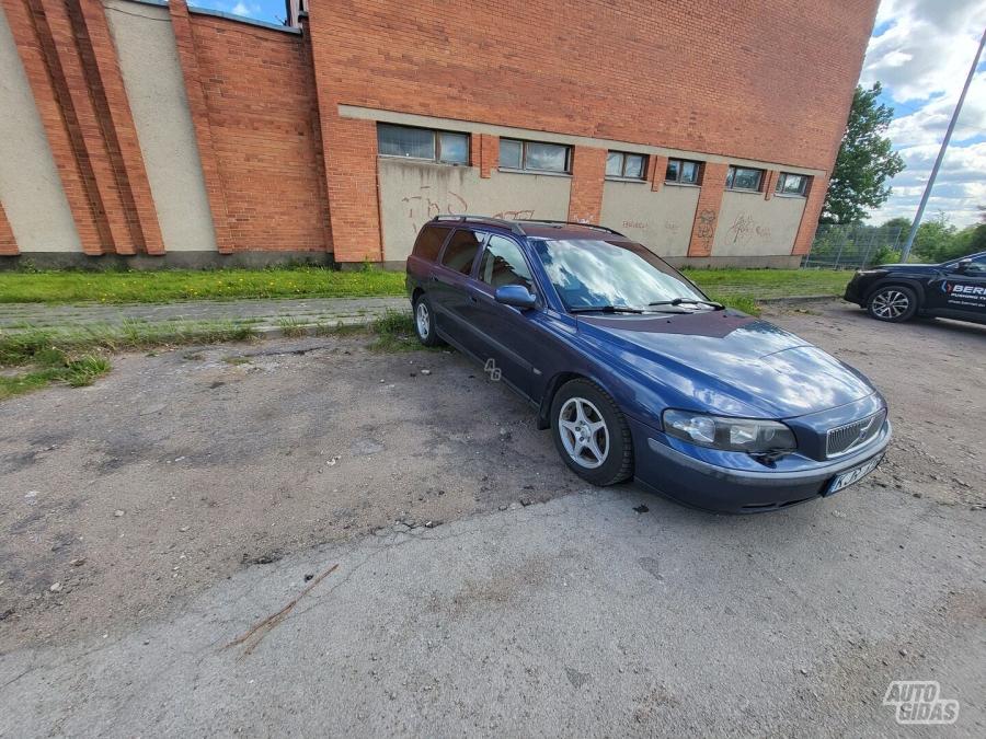 Volvo V70 2003 Šauļi, ar dzinēja tilpumu 2.40 L un nobraukumu 478 tūkst. km par 700 €, foto 1 vietnē AUTOMOTO.COM.LV