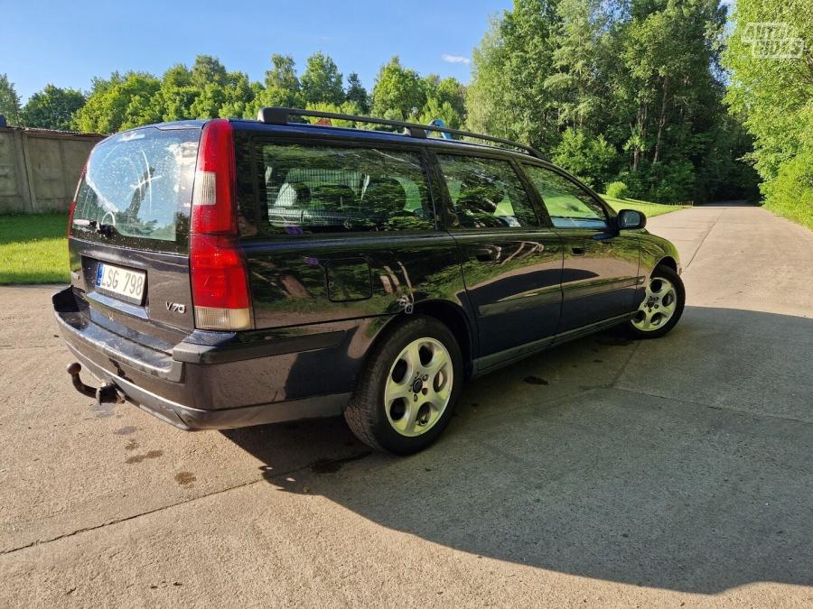 Volvo V70 2003 in Vilnius, with an engine capacity of 2.40 L and mileage of 452 thousand km for 1600 €, photo 1 on AUTOMOTO.COM.LV