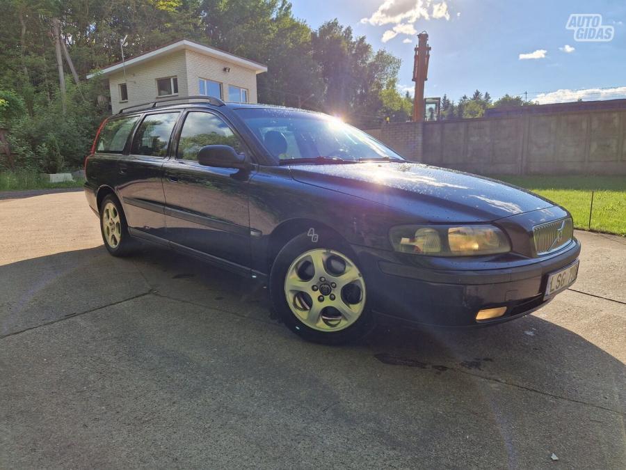 Volvo V70 2003 in Vilnius, with an engine capacity of 2.40 L and mileage of 452 thousand km for 1600 €, photo 3 on AUTOMOTO.COM.LV