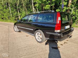 Volvo V70 2003 in Vilnius, with an engine capacity of 2.40 L and mileage of 452 thousand km for 1600 €, photo 4 on AUTOMOTO.COM.LV