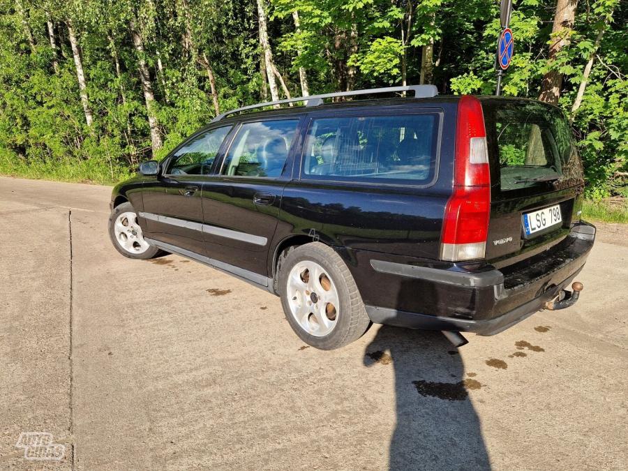 Volvo V70 2003 in Vilnius, with an engine capacity of 2.40 L and mileage of 452 thousand km for 1600 €, photo 4 on AUTOMOTO.COM.LV