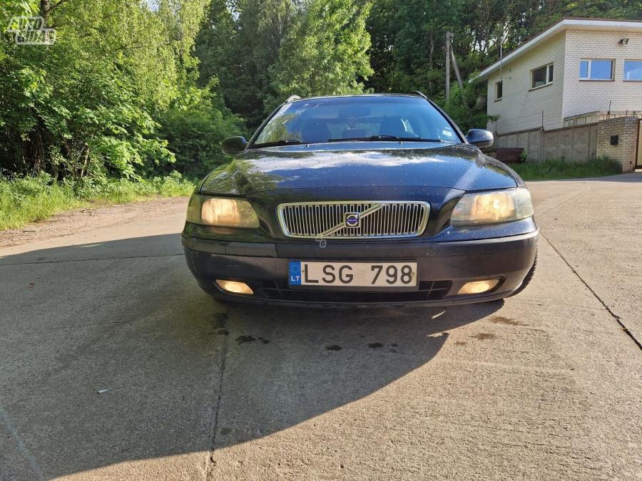 Volvo V70 2003 in Vilnius, with an engine capacity of 2.40 L and mileage of 452 thousand km for 1600 €, photo 6 on AUTOMOTO.COM.LV