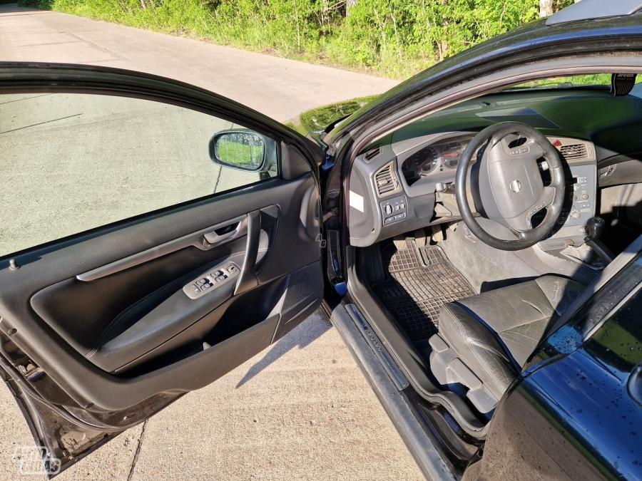 Volvo V70 2003 in Vilnius, with an engine capacity of 2.40 L and mileage of 452 thousand km for 1600 €, photo 8 on AUTOMOTO.COM.LV