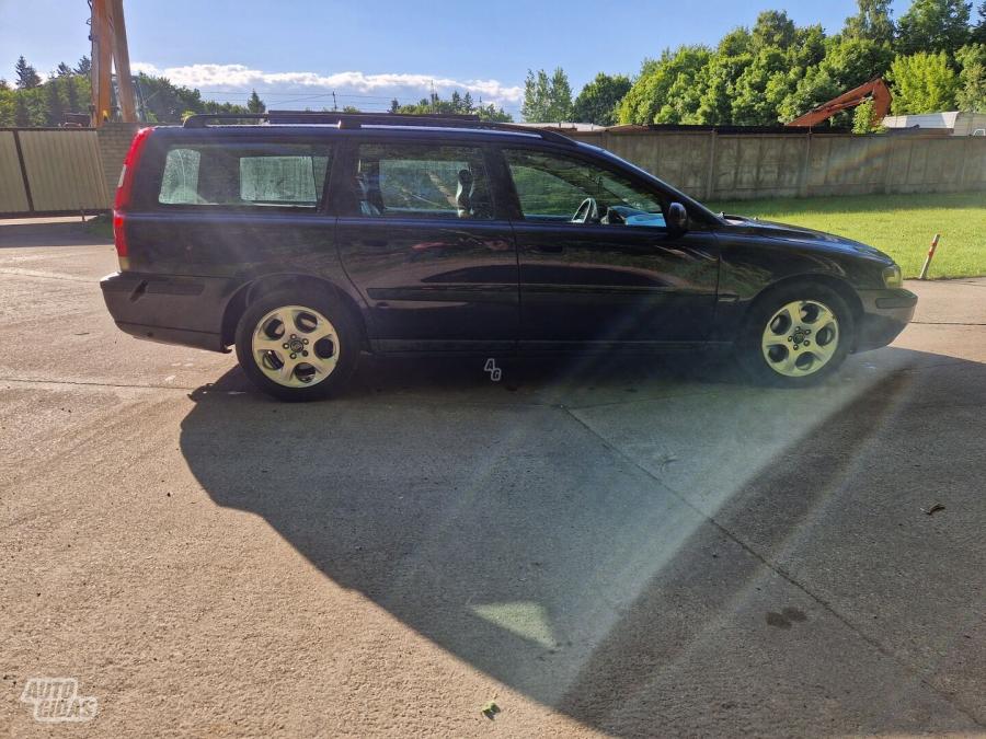 Volvo V70 2003 in Vilnius, with an engine capacity of 2.40 L and mileage of 452 thousand km for 1600 €, photo 13 on AUTOMOTO.COM.LV