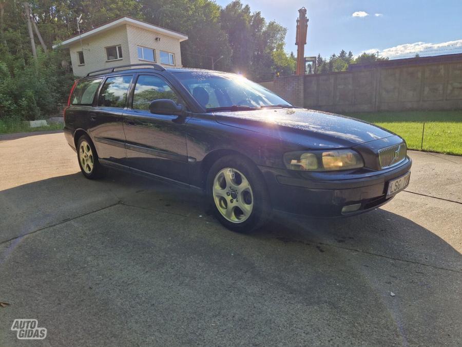 Volvo V70 2003 in Vilnius, with an engine capacity of 2.40 L and mileage of 452 thousand km for 1600 €, photo 15 on AUTOMOTO.COM.LV