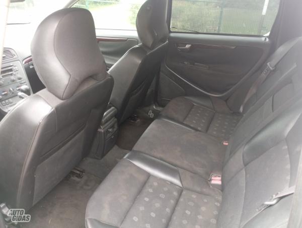 Volvo V70 2003 in Kaunas, with an engine capacity of 2.40 L and mileage of 346 thousand km for 899 €, photo 7 on AUTOMOTO.COM.LV