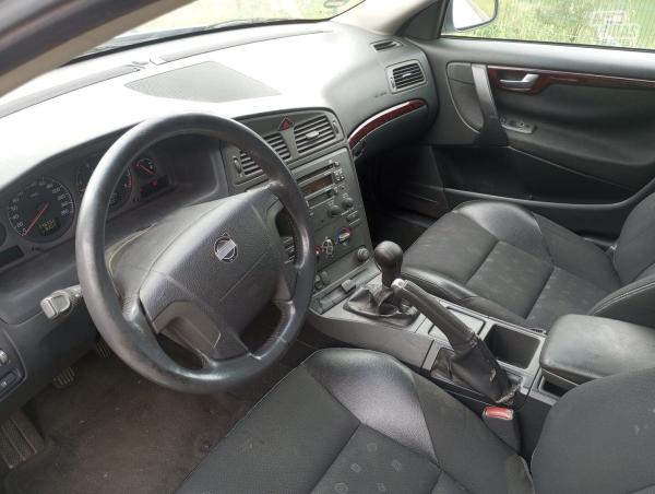 Volvo V70 2003 in Kaunas, with an engine capacity of 2.40 L and mileage of 346 thousand km for 899 €, photo 8 on AUTOMOTO.COM.LV