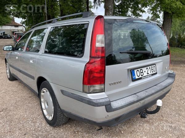 Volvo V70 2003 in Riga, with an engine capacity of 2.40 L and mileage of 433 thousand km for 2690 €, photo 3 on AUTOMOTO.COM.LV