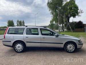 Volvo V70 2003 in Riga, with an engine capacity of 2.40 L and mileage of 433 thousand km for 2690 €, photo 7 on AUTOMOTO.COM.LV