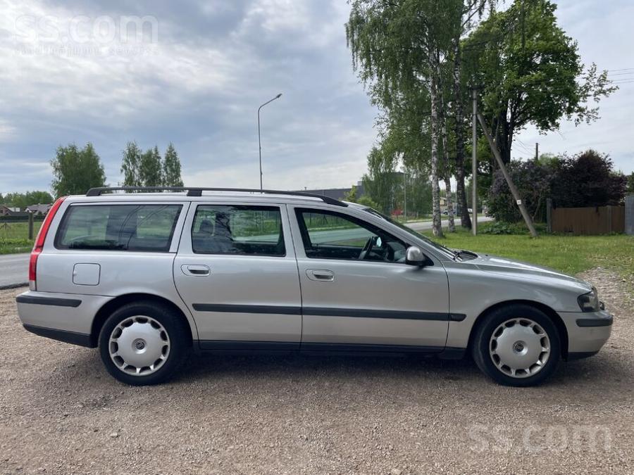Volvo V70 2003 in Riga, with an engine capacity of 2.40 L and mileage of 433 thousand km for 2690 €, photo 7 on AUTOMOTO.COM.LV