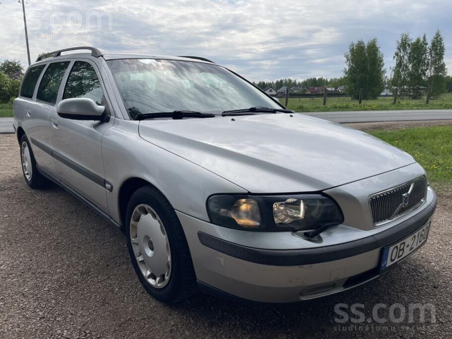 Volvo V70 2003 in Riga, with an engine capacity of 2.40 L and mileage of 433 thousand km for 2690 €, photo 8 on AUTOMOTO.COM.LV