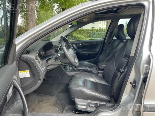 Volvo V70 2003 in Riga, with an engine capacity of 2.40 L and mileage of 433 thousand km for 2690 €, photo 10 on AUTOMOTO.COM.LV