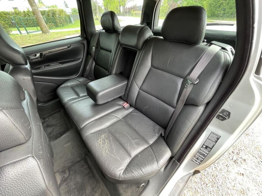 Volvo V70 2003 in Riga, with an engine capacity of 2.40 L and mileage of 433 thousand km for 2690 €, photo 14 on AUTOMOTO.COM.LV