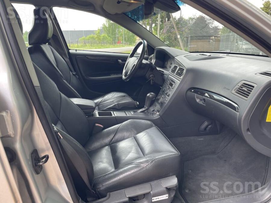 Volvo V70 2003 in Riga, with an engine capacity of 2.40 L and mileage of 433 thousand km for 2690 €, photo 17 on AUTOMOTO.COM.LV