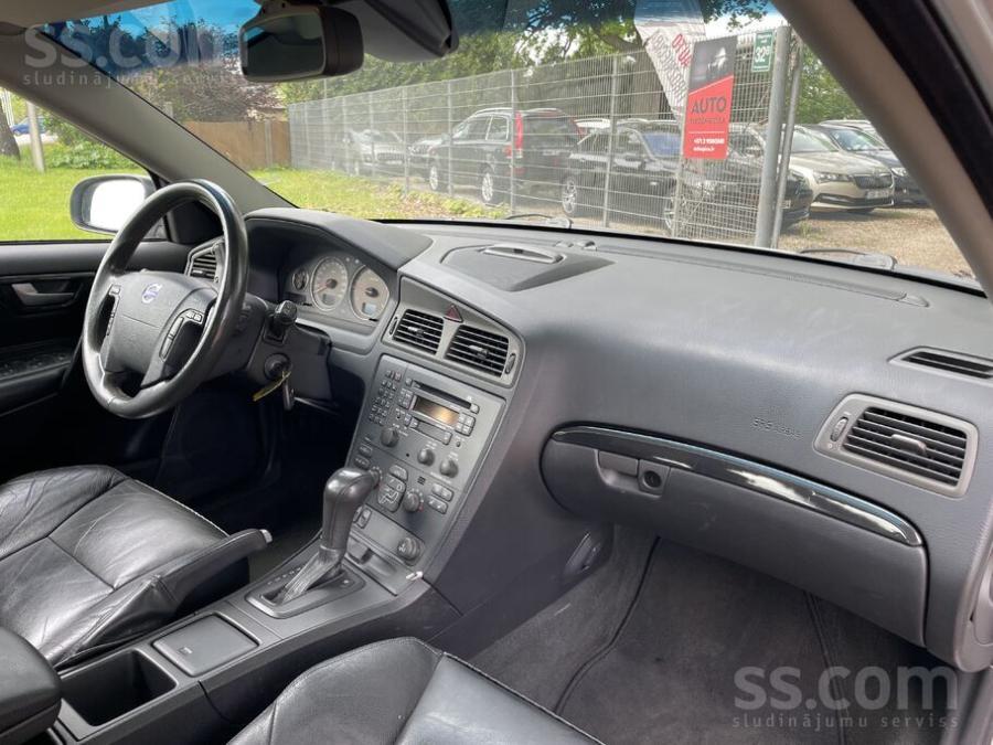 Volvo V70 2003 in Riga, with an engine capacity of 2.40 L and mileage of 433 thousand km for 2690 €, photo 19 on AUTOMOTO.COM.LV
