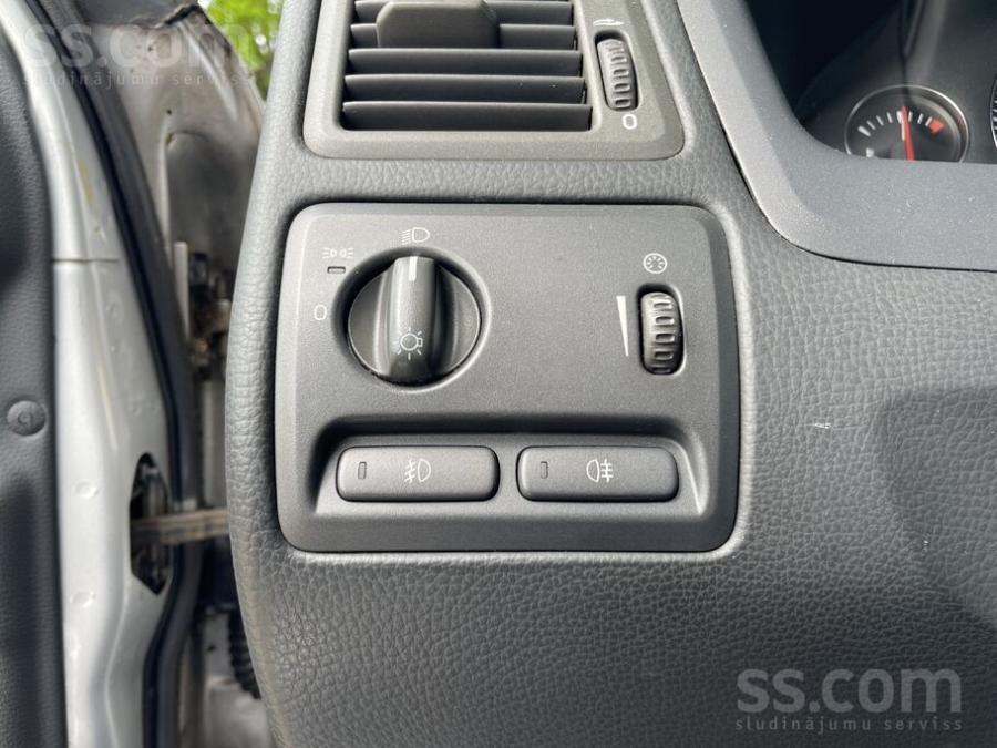 Volvo V70 2003 in Riga, with an engine capacity of 2.40 L and mileage of 433 thousand km for 2690 €, photo 28 on AUTOMOTO.COM.LV