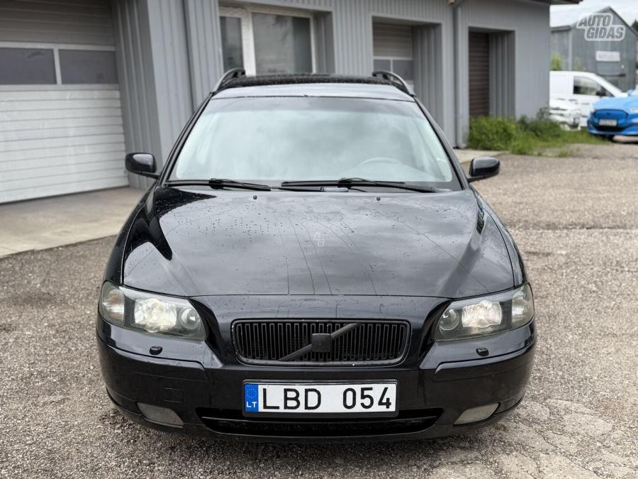 Volvo V70 2003 in Utena, with an engine capacity of 2.40 L and mileage of 357 thousand km for 1450 €, photo 3 on AUTOMOTO.COM.LV