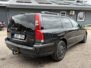 Volvo V70 2003 in Utena, with an engine capacity of 2.40 L and mileage of 357 thousand km for 1450 €, photo 5 on AUTOMOTO.COM.LV