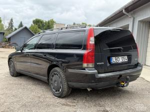 Volvo V70 2003 in Utena, with an engine capacity of 2.40 L and mileage of 357 thousand km for 1450 €, photo 6 on AUTOMOTO.COM.LV