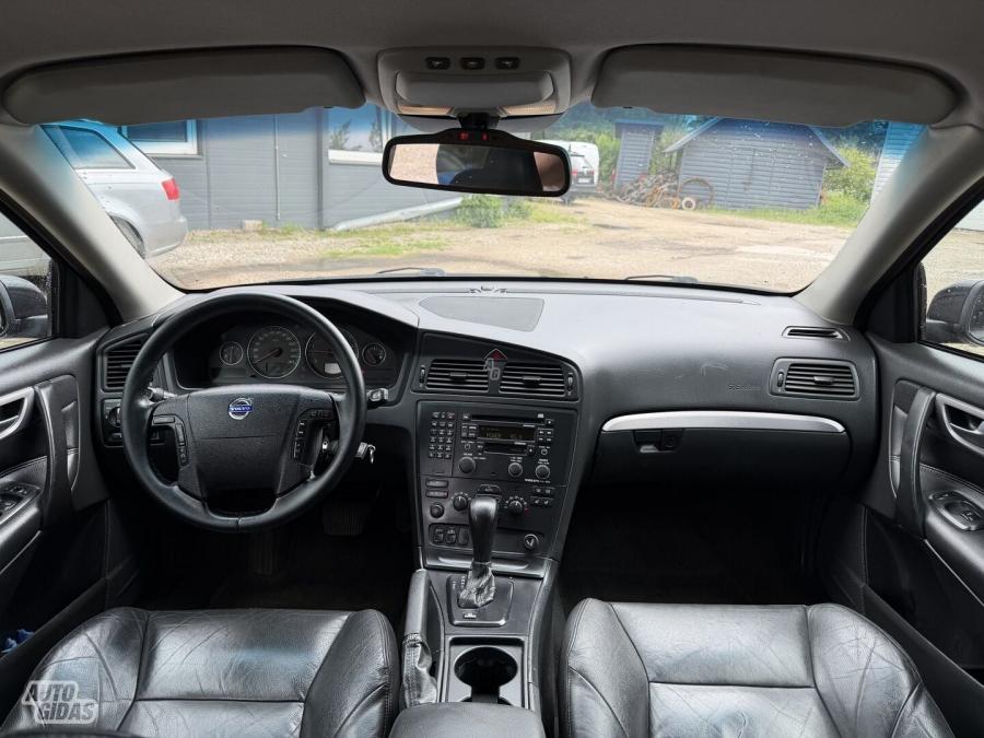 Volvo V70 2003 in Utena, with an engine capacity of 2.40 L and mileage of 357 thousand km for 1450 €, photo 7 on AUTOMOTO.COM.LV