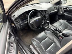 Volvo V70 2003 in Utena, with an engine capacity of 2.40 L and mileage of 357 thousand km for 1450 €, photo 9 on AUTOMOTO.COM.LV