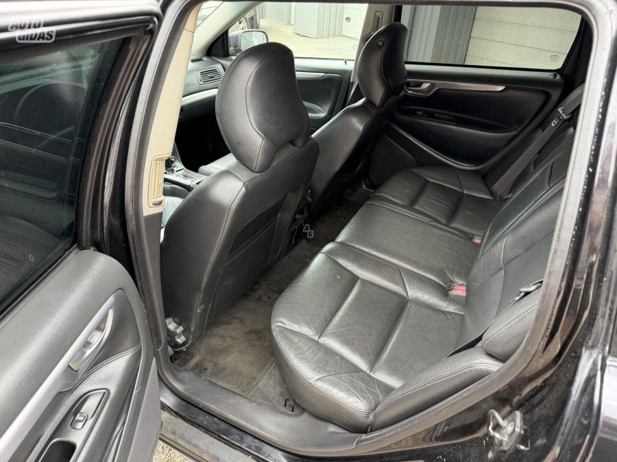 Volvo V70 2003 in Utena, with an engine capacity of 2.40 L and mileage of 357 thousand km for 1450 €, photo 10 on AUTOMOTO.COM.LV