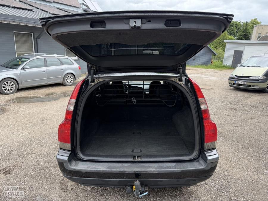 Volvo V70 2003 in Utena, with an engine capacity of 2.40 L and mileage of 357 thousand km for 1450 €, photo 11 on AUTOMOTO.COM.LV