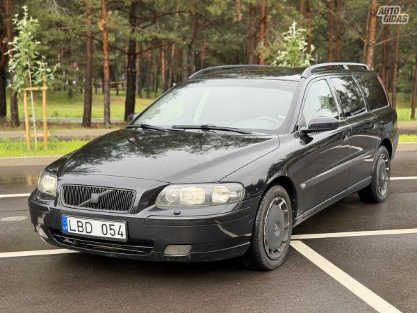 Volvo V70 2003 in Utena, with an engine capacity of 2.40 L and mileage of 357 thousand km for 1550 €, photo 1 on AUTOMOTO.COM.LV