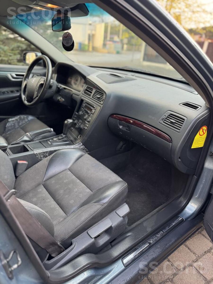 Volvo V70 2003 Liepāja, ar dzinēja tilpumu 2.40 L un nobraukumu 372 tūkst. km par 1200 €, foto 4 vietnē AUTOMOTO.COM.LV