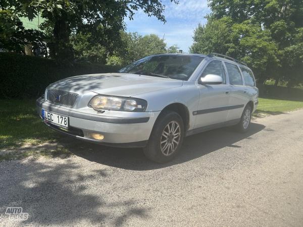 Volvo V70 2003 in Varena, with an engine capacity of 2.40 L and mileage of 381 thousand km for 500 €, photo 1 on AUTOMOTO.COM.LV