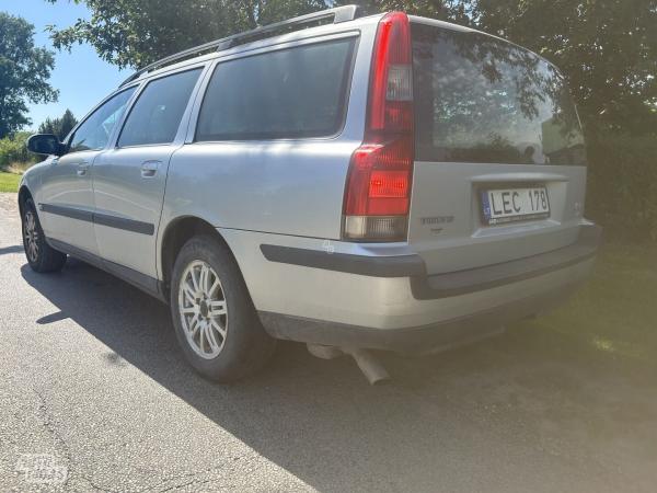 Volvo V70 2003 in Varena, with an engine capacity of 2.40 L and mileage of 381 thousand km for 500 €, photo 4 on AUTOMOTO.COM.LV