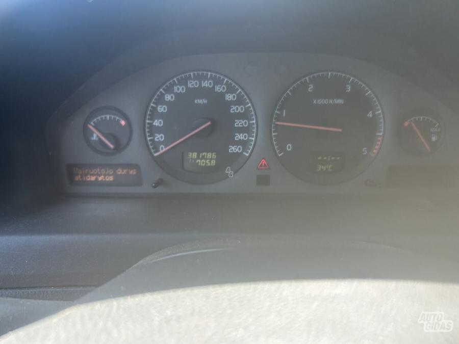 Volvo V70 2003 in Varena, with an engine capacity of 2.40 L and mileage of 381 thousand km for 500 €, photo 3 on AUTOMOTO.COM.LV