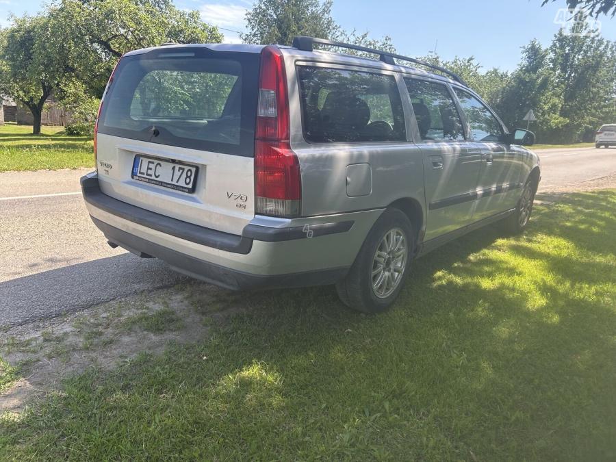 Volvo V70 2003 in Varena, with an engine capacity of 2.40 L and mileage of 381 thousand km for 500 €, photo 6 on AUTOMOTO.COM.LV