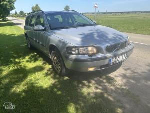 Volvo V70 2003 in Varena, with an engine capacity of 2.40 L and mileage of 381 thousand km for 500 €, photo 8 on AUTOMOTO.COM.LV