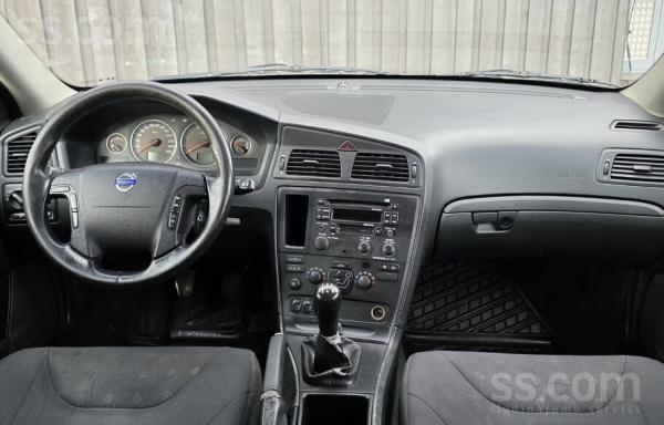 Вольво В70 2003 в Тукумс на AUTOMOTO.COM.LV Вольво В70 2003 в Тукумс, объемом двигателя 2.40 л и пробегом 376 тыс. км за 1900 €, фото 6 на AUTOMOTO.COM.LV