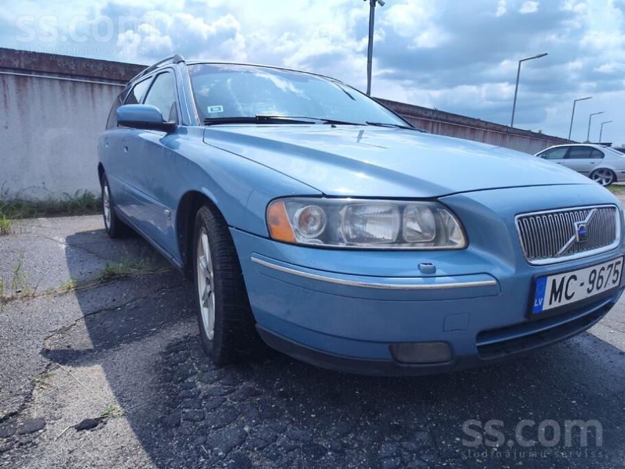 Volvo V70 2004 in Daugavpils, with an engine capacity of 2.40 L and mileage of 276 thousand km for 3500 €, photo 2 on AUTOMOTO.COM.LV